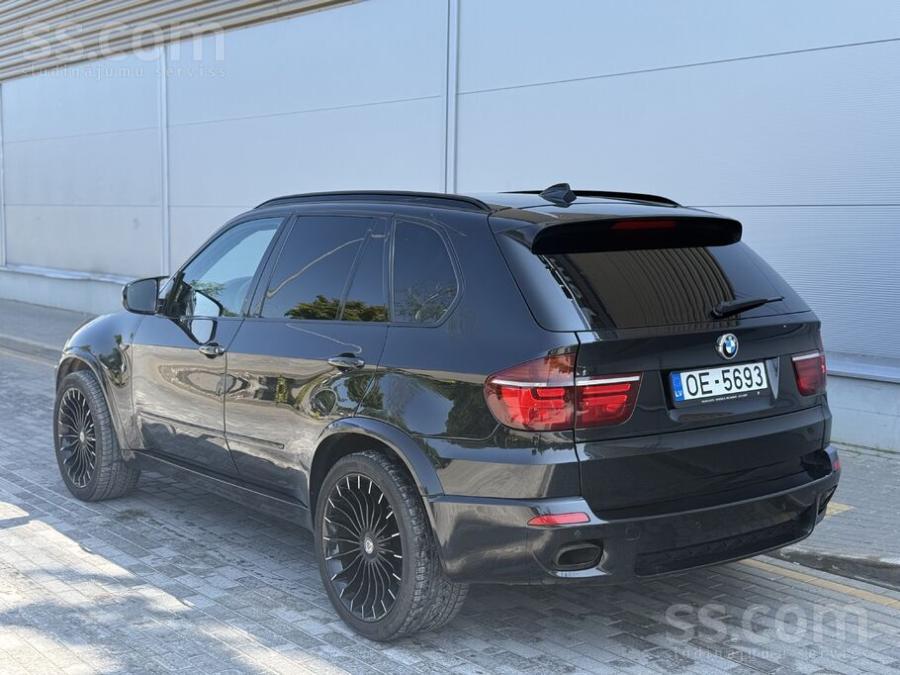 Black BMW X5 2009 in Riga, with an engine capacity of 3.00 L and mileage of 0 thousand km for 9900 €, photo 3 on AUTOMOTO.COM.LV