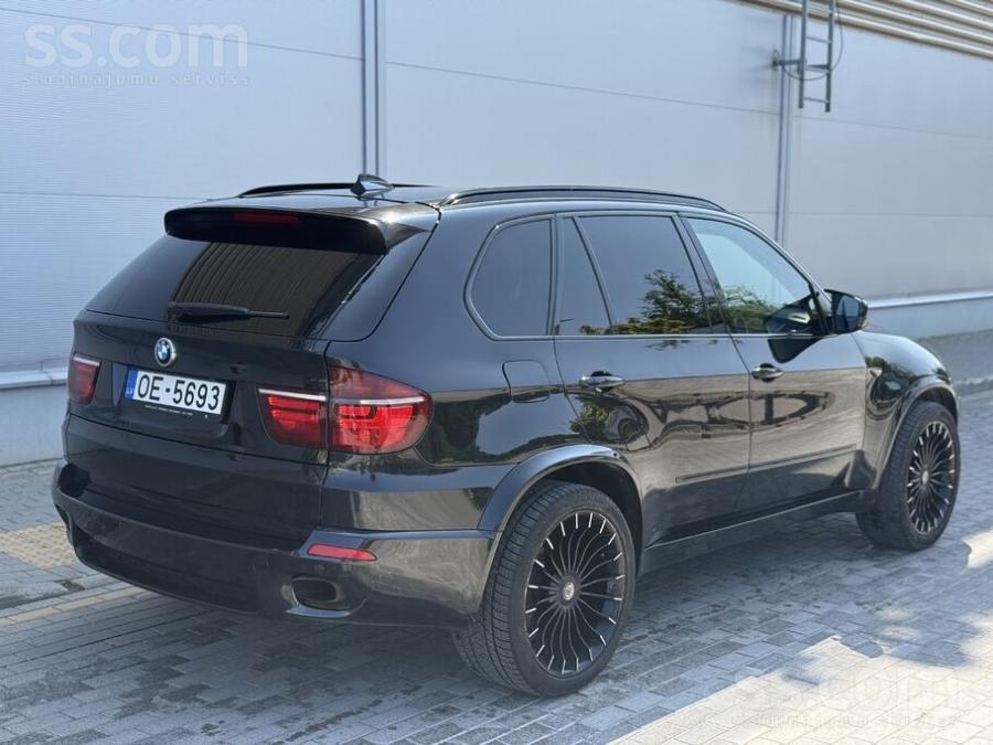 Black BMW X5 2009 in Riga, with an engine capacity of 3.00 L and mileage of 0 thousand km for 9900 €, photo 4 on AUTOMOTO.COM.LV