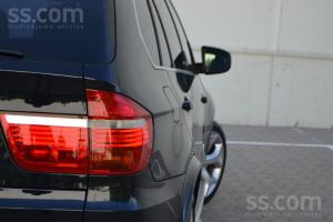 Black BMW X5 2009 in Riga, with an engine capacity of 3.00 L and mileage of 0 thousand km for 9950 €, photo 31 on AUTOMOTO.COM.LV