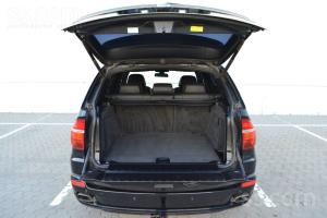 Black BMW X5 2009 in Riga, with an engine capacity of 3.00 L and mileage of 0 thousand km for 9950 €, photo 32 on AUTOMOTO.COM.LV