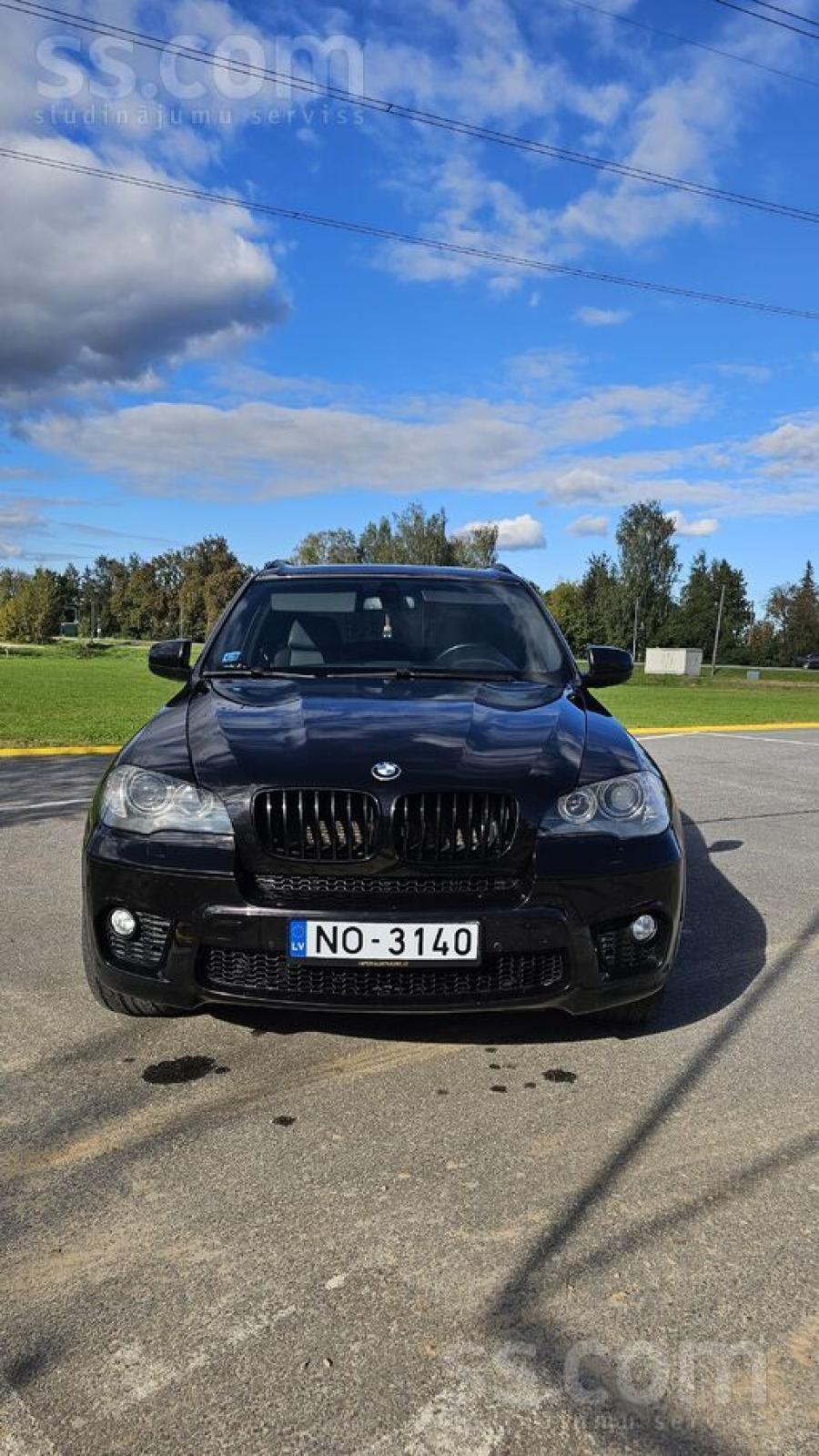 Black BMW X5 2009 in Riga, with an engine capacity of 3.00 L and mileage of 351 thousand km for 9700 €, photo 1 on AUTOMOTO.COM.LV