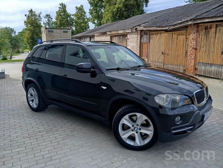Black BMW X5 2009 in Balvi, with an engine capacity of 3.00 L and mileage of 327 thousand km for 6500 €, photo 3 on AUTOMOTO.COM.LV