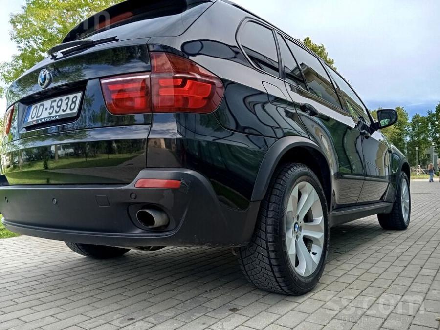 Black BMW X5 2009 in Balvi, with an engine capacity of 3.00 L and mileage of 327 thousand km for 6500 €, photo 10 on AUTOMOTO.COM.LV