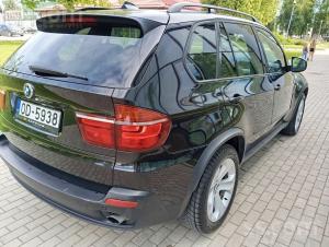 Black BMW X5 2009 in Balvi, with an engine capacity of 3.00 L and mileage of 327 thousand km for 6500 €, photo 11 on AUTOMOTO.COM.LV