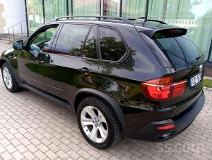 Black BMW X5 2009 in Balvi, with an engine capacity of 3.00 L and mileage of 327 thousand km for 6500 €, photo 14 on AUTOMOTO.COM.LV