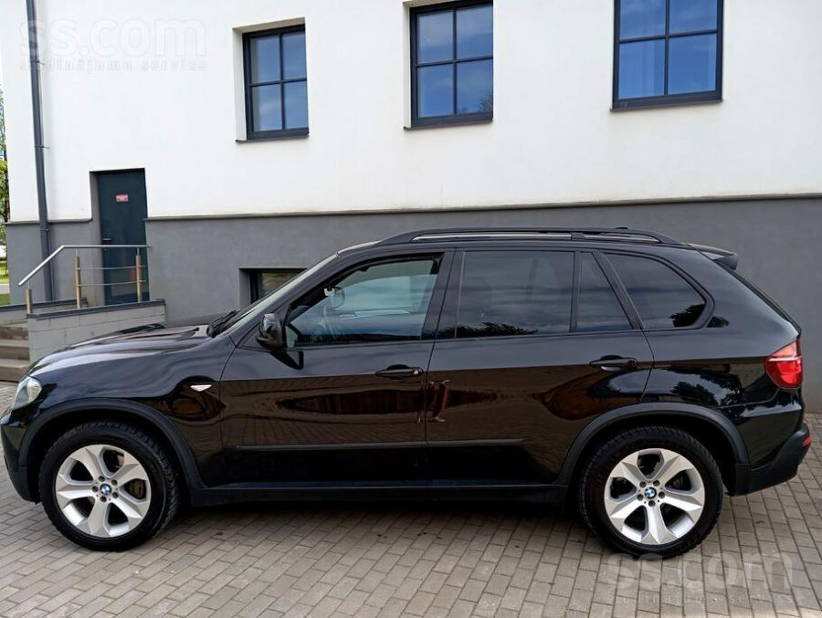 Black BMW X5 2009 in Balvi, with an engine capacity of 3.00 L and mileage of 327 thousand km for 6500 €, photo 18 on AUTOMOTO.COM.LV