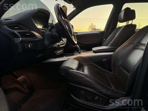 Black BMW X5 2009 in Ogre, with an engine capacity of 3.00 L and mileage of 307 thousand km for 10100 €, photo 11 on AUTOMOTO.COM.LV