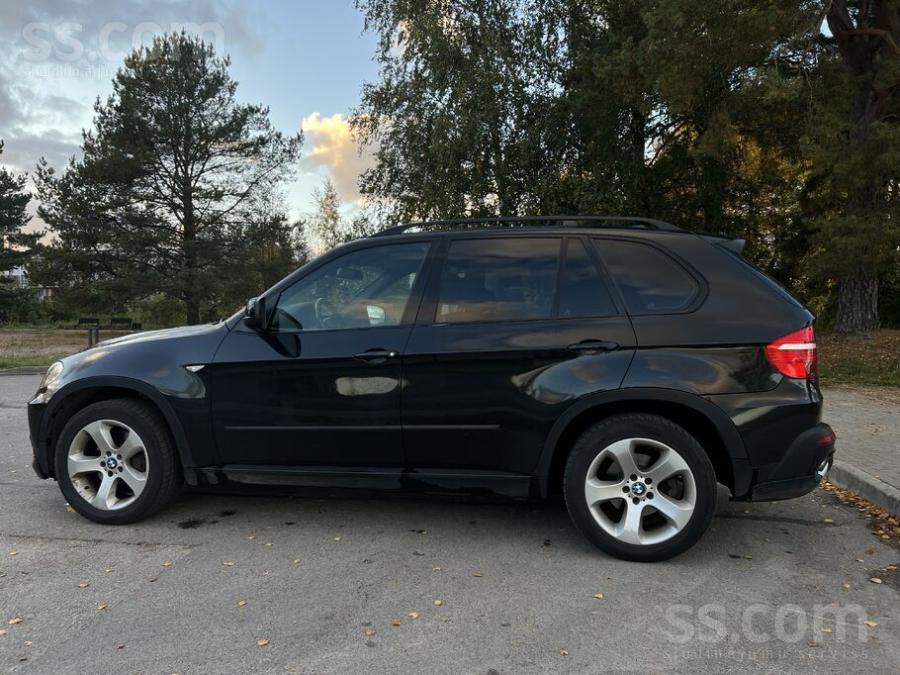 Melns BMW X5 2009 Rīga, ar dzinēja tilpumu 3.00 L un nobraukumu 399 tūkst. km par 8300 €, foto 6 vietnē AUTOMOTO.COM.LV