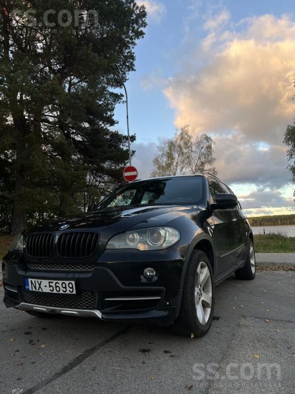 Black BMW X5 2009 in Riga, with an engine capacity of 3.00 L and mileage of 399 thousand km for 8300 €, photo 7 on AUTOMOTO.COM.LV