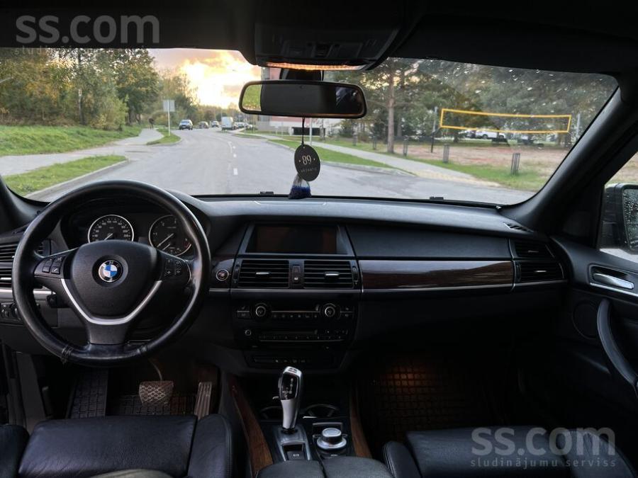 Melns BMW X5 2009 Rīga, ar dzinēja tilpumu 3.00 L un nobraukumu 399 tūkst. km par 8300 €, foto 8 vietnē AUTOMOTO.COM.LV