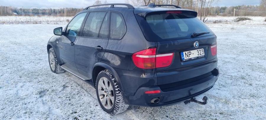 Melns BMW X5 2009 Madona, ar dzinēja tilpumu 3.00 L un nobraukumu 289 tūkst. km par 8200 €, foto 4 vietnē AUTOMOTO.COM.LV