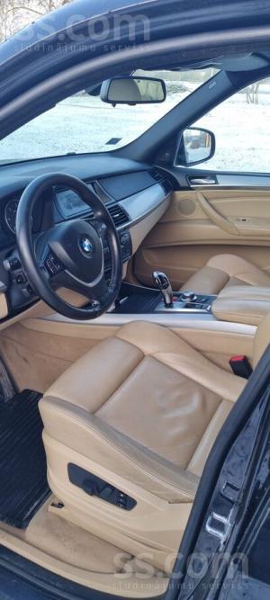 Melns BMW X5 2009 Madona, ar dzinēja tilpumu 3.00 L un nobraukumu 289 tūkst. km par 8200 €, foto 7 vietnē AUTOMOTO.COM.LV