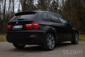 Black BMW X5 2009 in Jelgava, with an engine capacity of 3.00 L and mileage of 378 thousand km for 8100 €, photo 6 on AUTOMOTO.COM.LV