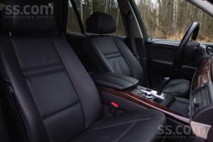 Black BMW X5 2009 in Jelgava, with an engine capacity of 3.00 L and mileage of 378 thousand km for 8100 €, photo 8 on AUTOMOTO.COM.LV