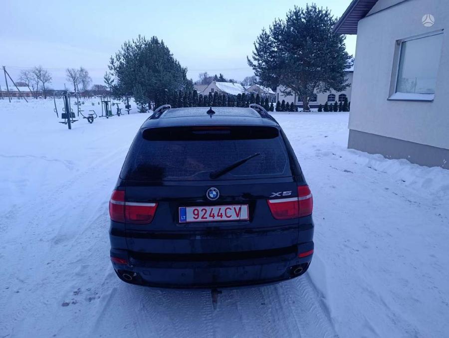 Black BMW X5 2009 in Panevezys, with an engine capacity of 0.00 L and mileage of 337 thousand km for 6800 €, photo 4 on AUTOMOTO.COM.LV
