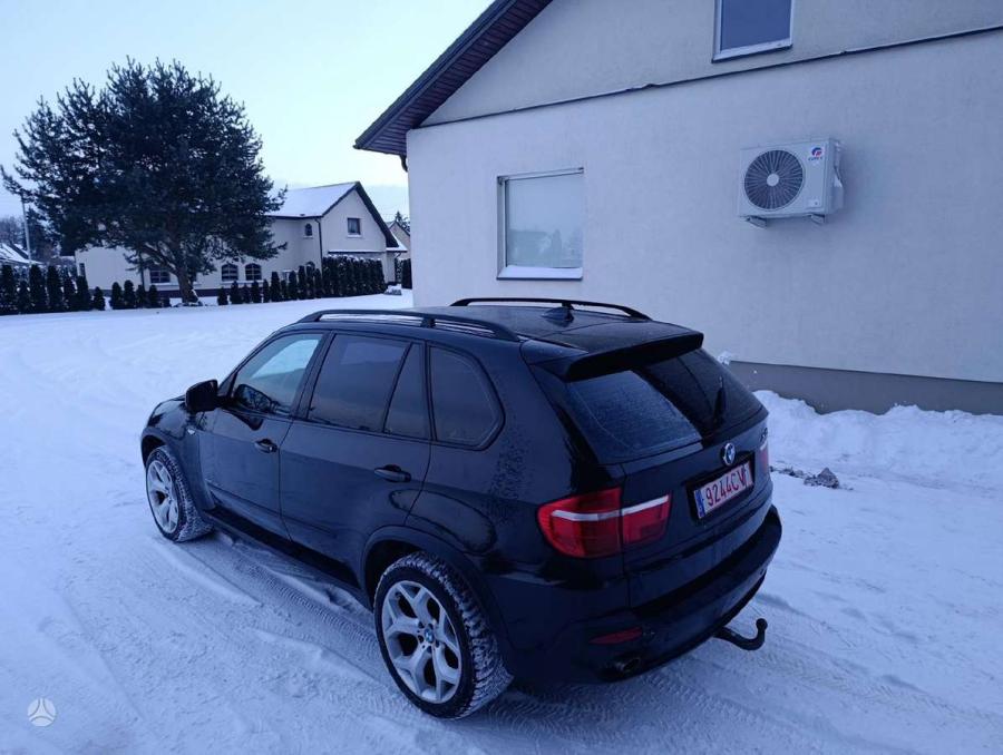 Black BMW X5 2009 in Panevezys, with an engine capacity of 0.00 L and mileage of 337 thousand km for 6800 €, photo 9 on AUTOMOTO.COM.LV