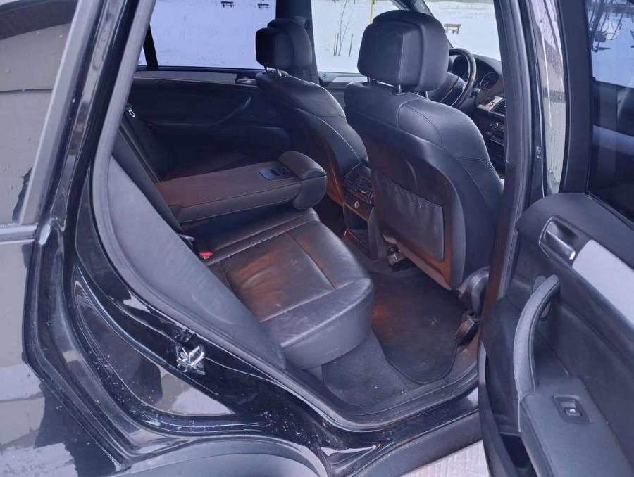 Black BMW X5 2009 in Panevezys, with an engine capacity of 0.00 L and mileage of 337 thousand km for 6800 €, photo 13 on AUTOMOTO.COM.LV