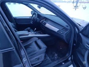 Black BMW X5 2009 in Panevezys, with an engine capacity of 0.00 L and mileage of 337 thousand km for 6800 €, photo 16 on AUTOMOTO.COM.LV