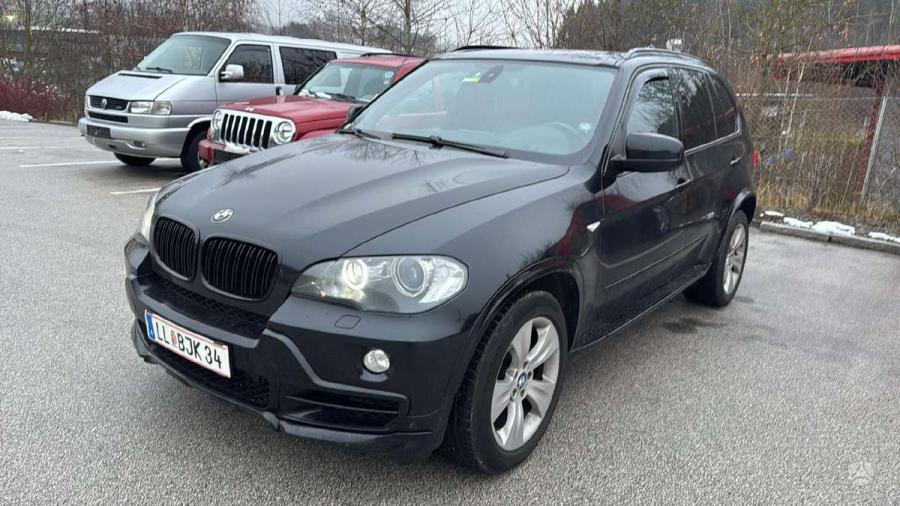 Black BMW X5 2009 in Anyksciai, with an engine capacity of 2.99 L and mileage of 293 thousand km for 8500 €, photo 1 on AUTOMOTO.COM.LV