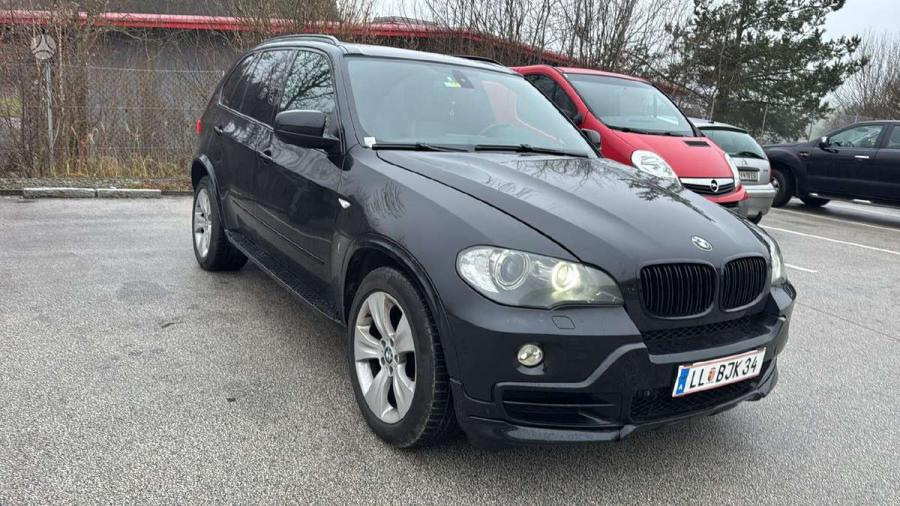 Black BMW X5 2009 in Anyksciai, with an engine capacity of 2.99 L and mileage of 293 thousand km for 8500 €, photo 3 on AUTOMOTO.COM.LV