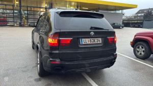 Black BMW X5 2009 in Anyksciai, with an engine capacity of 2.99 L and mileage of 293 thousand km for 8500 €, photo 4 on AUTOMOTO.COM.LV