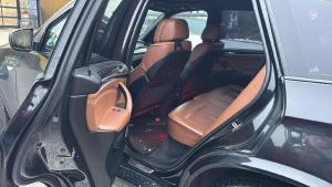 Black BMW X5 2009 in Anyksciai, with an engine capacity of 2.99 L and mileage of 293 thousand km for 8500 €, photo 7 on AUTOMOTO.COM.LV