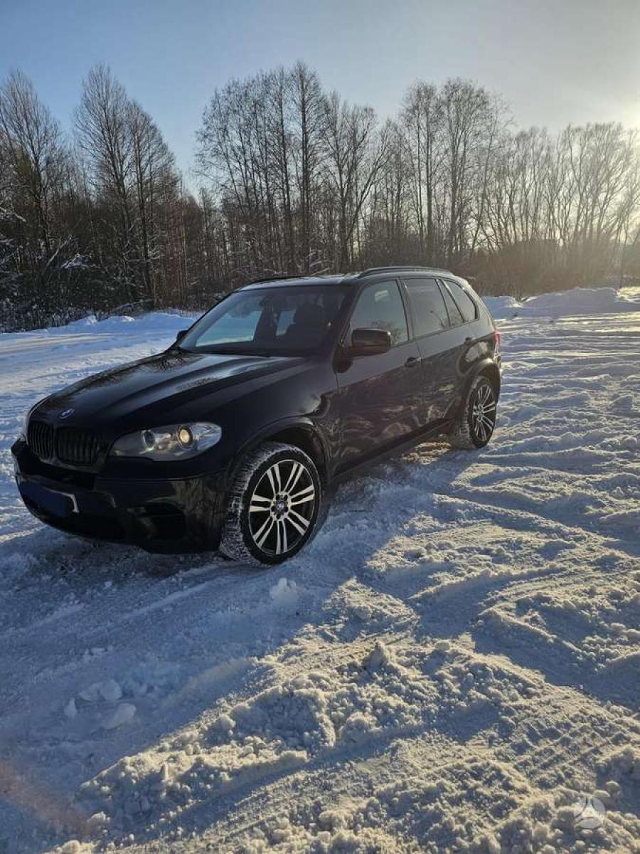 Black BMW X5 2009 in Telschi, with an engine capacity of 2.99 L and mileage of 386 thousand km for 8500 €, photo 1 on AUTOMOTO.COM.LV