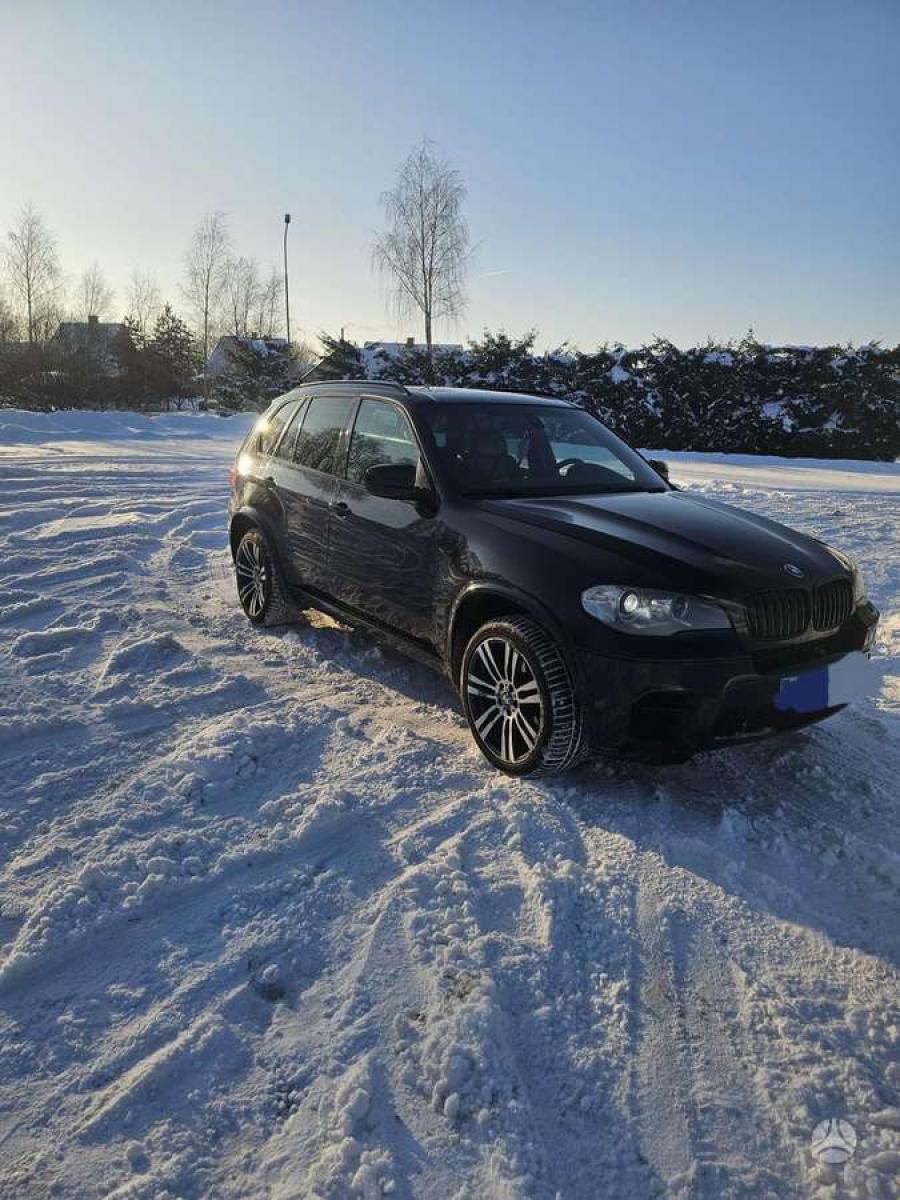 Black BMW X5 2009 in Telschi, with an engine capacity of 2.99 L and mileage of 386 thousand km for 8500 €, photo 3 on AUTOMOTO.COM.LV