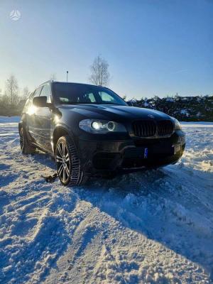 Black BMW X5 2009 in Telschi, with an engine capacity of 2.99 L and mileage of 386 thousand km for 8500 €, photo 6 on AUTOMOTO.COM.LV