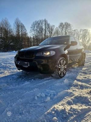 Black BMW X5 2009 in Telschi, with an engine capacity of 2.99 L and mileage of 386 thousand km for 8500 €, photo 7 on AUTOMOTO.COM.LV