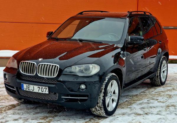 Black BMW X5 2009 in Kupiskis, with an engine capacity of 3.00 L and mileage of 390 thousand km for 6500 €, photo 1 on AUTOMOTO.COM.LV