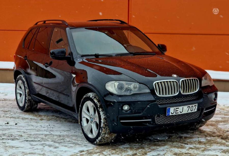 Black BMW X5 2009 in Kupiskis, with an engine capacity of 3.00 L and mileage of 390 thousand km for 6500 €, photo 2 on AUTOMOTO.COM.LV