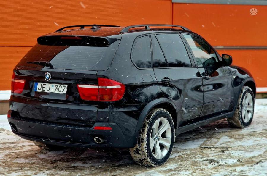 Black BMW X5 2009 in Kupiskis, with an engine capacity of 3.00 L and mileage of 390 thousand km for 6500 €, photo 4 on AUTOMOTO.COM.LV