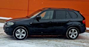 Black BMW X5 2009 in Kupiskis, with an engine capacity of 3.00 L and mileage of 390 thousand km for 6500 €, photo 5 on AUTOMOTO.COM.LV