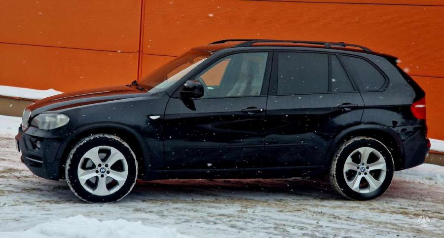 Black BMW X5 2009 in Kupiskis, with an engine capacity of 3.00 L and mileage of 390 thousand km for 6500 €, photo 5 on AUTOMOTO.COM.LV