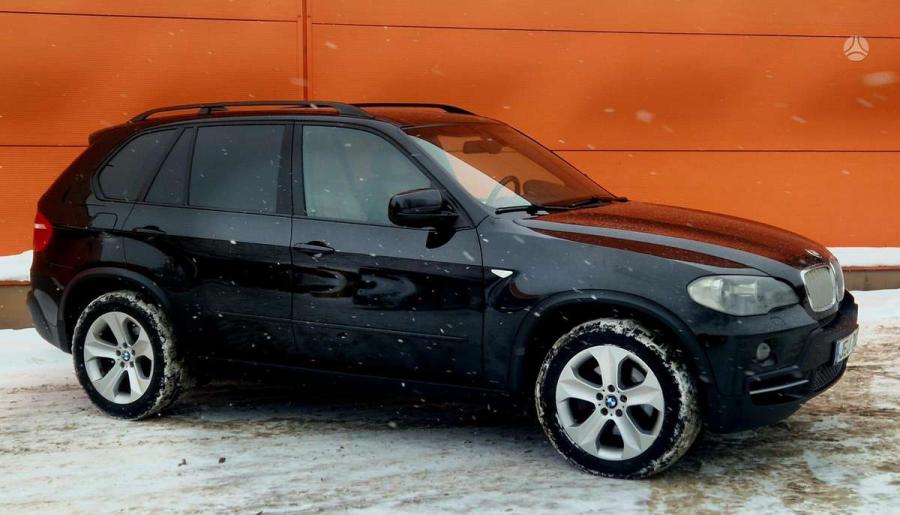 Black BMW X5 2009 in Kupiskis, with an engine capacity of 3.00 L and mileage of 390 thousand km for 6500 €, photo 6 on AUTOMOTO.COM.LV