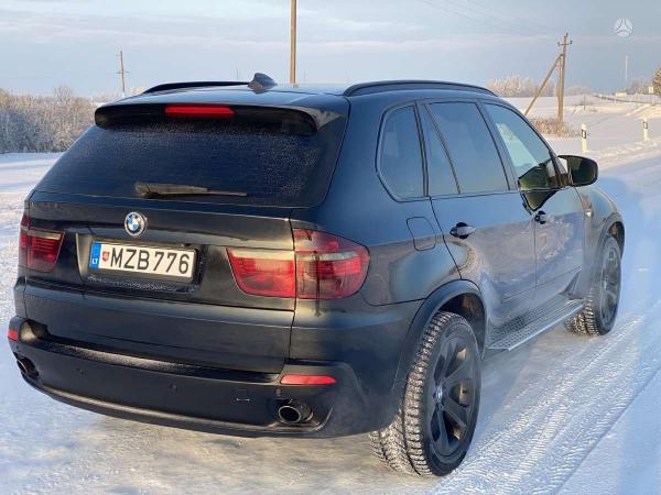 Black BMW X5 2009 in Vilnius, with an engine capacity of 3.00 L and mileage of 350 thousand km for 7450 €, photo 4 on AUTOMOTO.COM.LV
