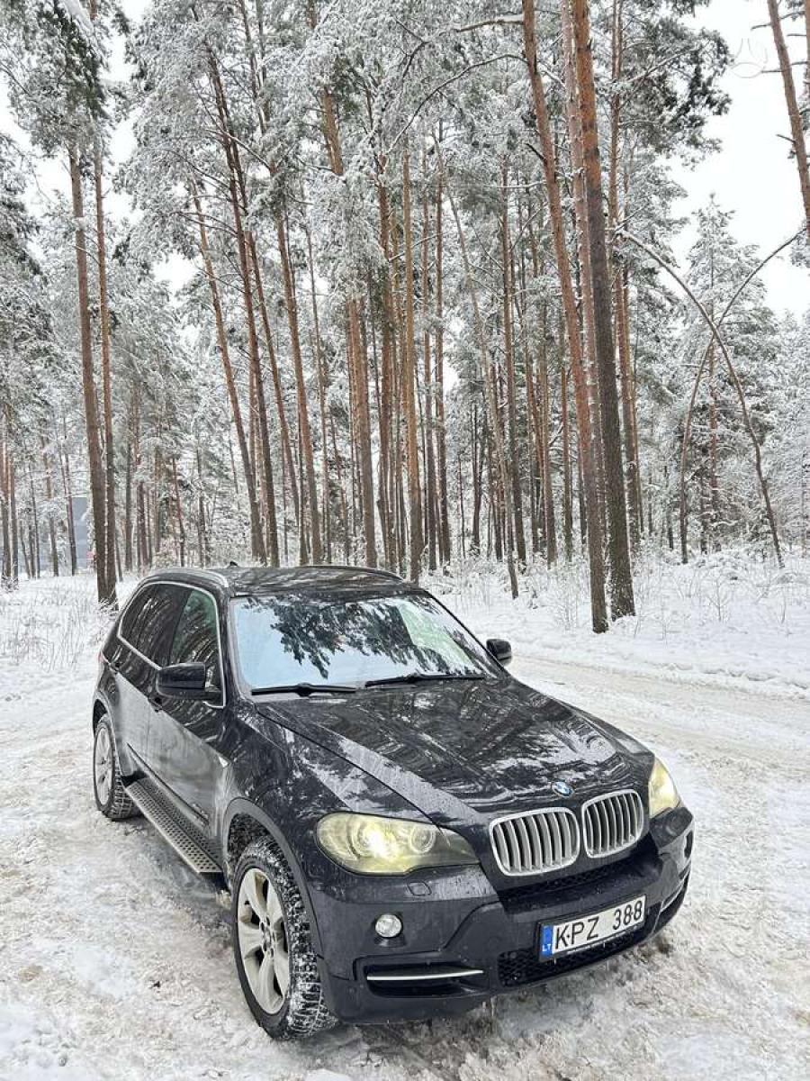 Black BMW X5 2009 in Varena, with an engine capacity of 2.99 L and mileage of 295 thousand km for 8500 €, photo 1 on AUTOMOTO.COM.LV