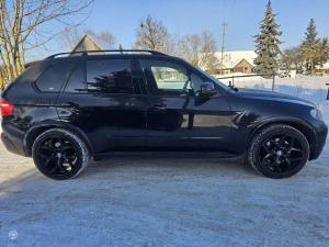 Black BMW X5 2009 in Kaunas, with an engine capacity of 3.00 L and mileage of 309 thousand km for 7950 €, photo 3 on AUTOMOTO.COM.LV