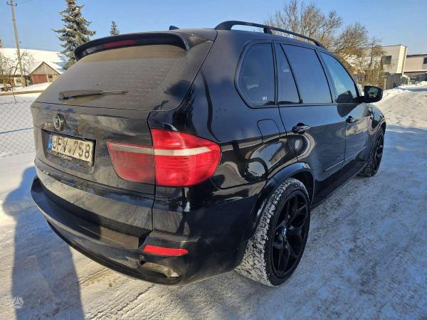 Black BMW X5 2009 in Kaunas, with an engine capacity of 3.00 L and mileage of 309 thousand km for 7950 €, photo 5 on AUTOMOTO.COM.LV