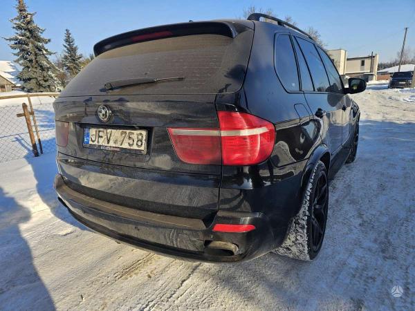 Black BMW X5 2009 in Kaunas, with an engine capacity of 3.00 L and mileage of 309 thousand km for 7950 €, photo 6 on AUTOMOTO.COM.LV