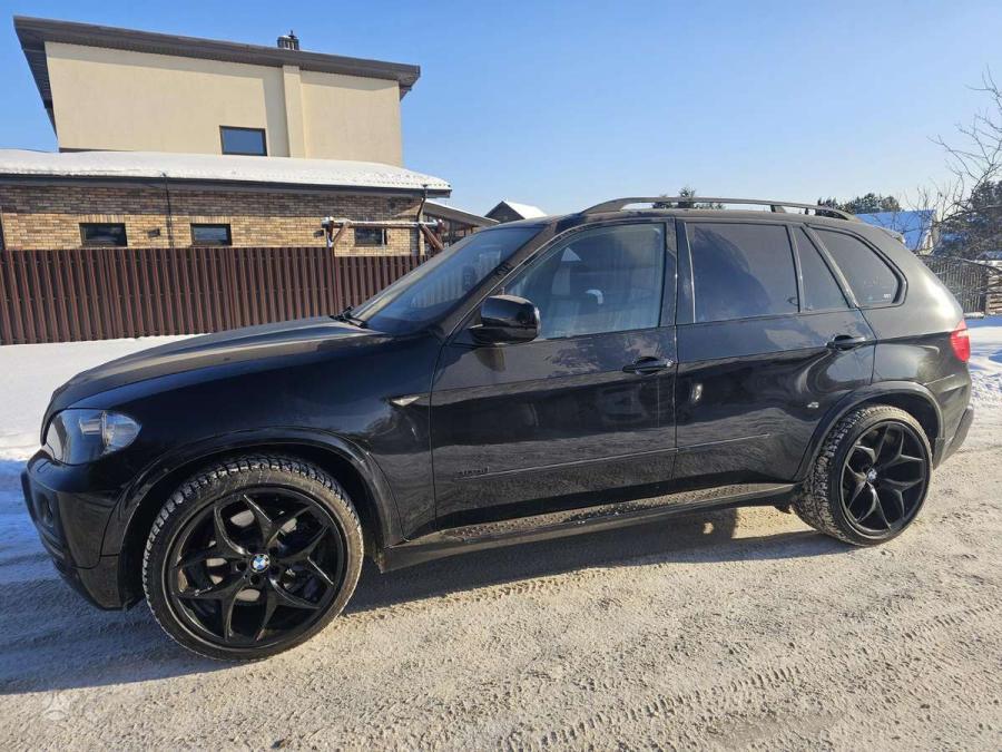 Black BMW X5 2009 in Kaunas, with an engine capacity of 3.00 L and mileage of 309 thousand km for 7950 €, photo 11 on AUTOMOTO.COM.LV