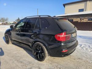 Black BMW X5 2009 in Kaunas, with an engine capacity of 3.00 L and mileage of 309 thousand km for 7950 €, photo 13 on AUTOMOTO.COM.LV