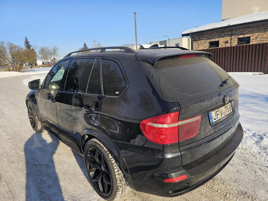 Black BMW X5 2009 in Kaunas, with an engine capacity of 3.00 L and mileage of 309 thousand km for 7950 €, photo 14 on AUTOMOTO.COM.LV