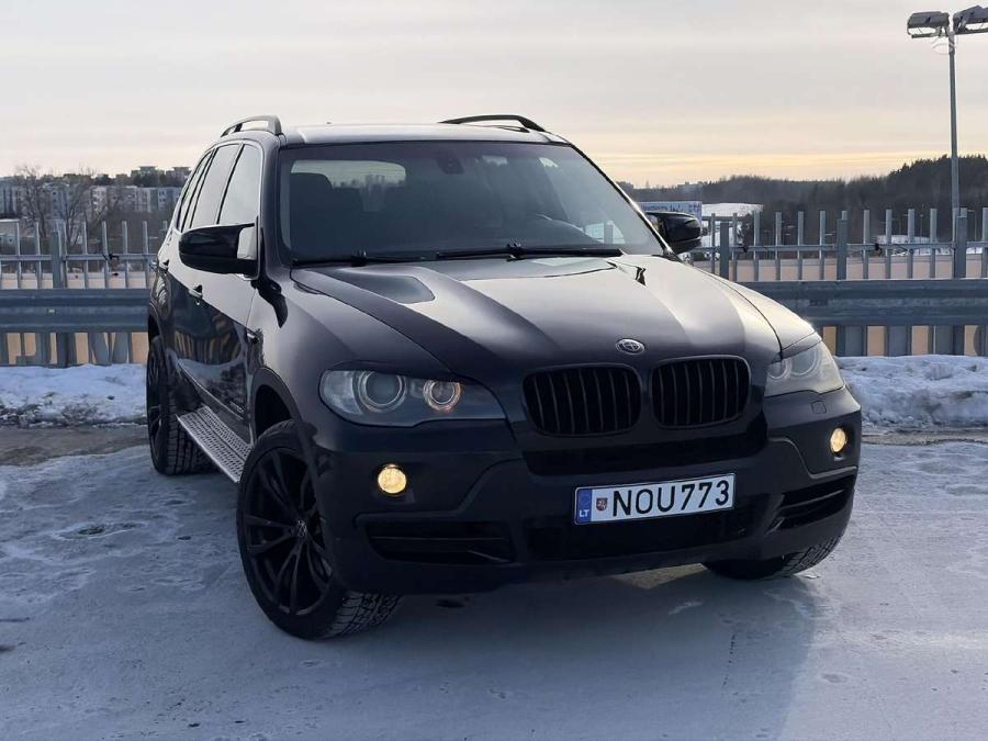 Black BMW X5 2009 in Vilnius, with an engine capacity of 2.99 L and mileage of 279 thousand km for 7750 €, photo 1 on AUTOMOTO.COM.LV