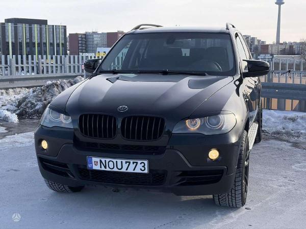 Black BMW X5 2009 in Vilnius, with an engine capacity of 2.99 L and mileage of 279 thousand km for 7750 €, photo 4 on AUTOMOTO.COM.LV