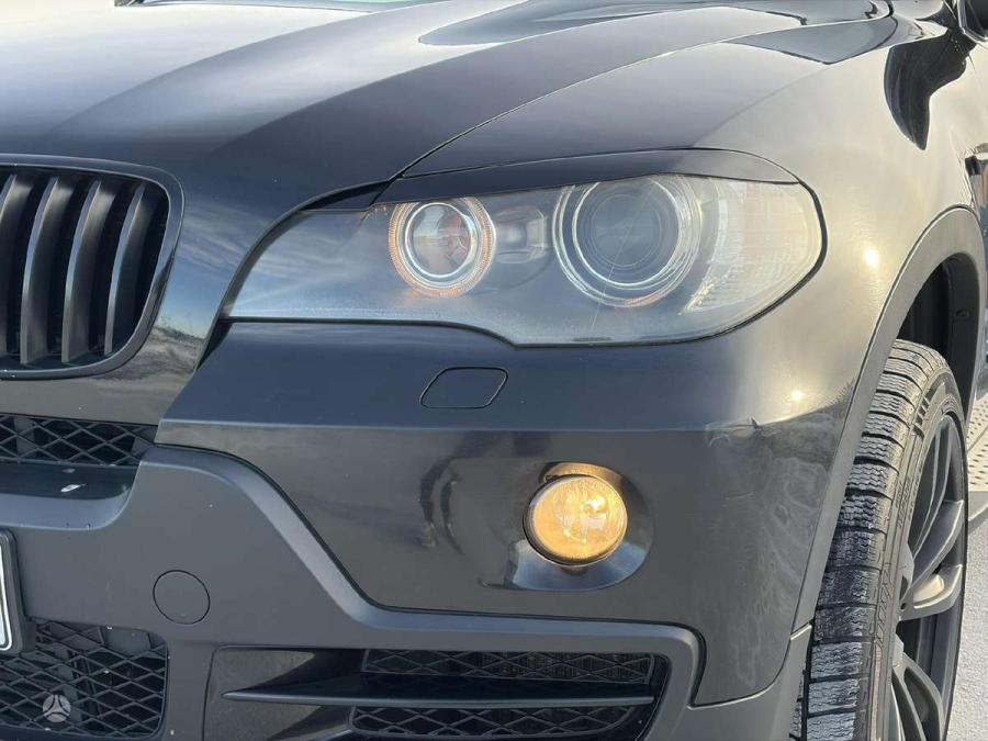 Black BMW X5 2009 in Vilnius, with an engine capacity of 2.99 L and mileage of 279 thousand km for 7750 €, photo 5 on AUTOMOTO.COM.LV