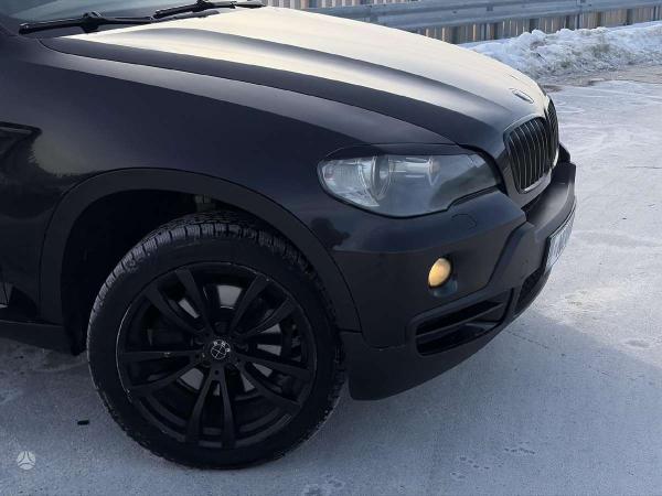 Black BMW X5 2009 in Vilnius, with an engine capacity of 2.99 L and mileage of 279 thousand km for 7750 €, photo 6 on AUTOMOTO.COM.LV