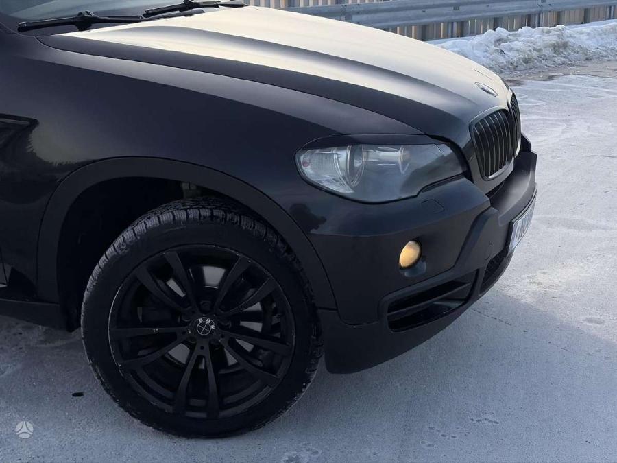 Black BMW X5 2009 in Vilnius, with an engine capacity of 2.99 L and mileage of 279 thousand km for 7750 €, photo 6 on AUTOMOTO.COM.LV