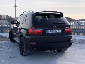 Black BMW X5 2009 in Vilnius, with an engine capacity of 2.99 L and mileage of 279 thousand km for 7750 €, photo 7 on AUTOMOTO.COM.LV